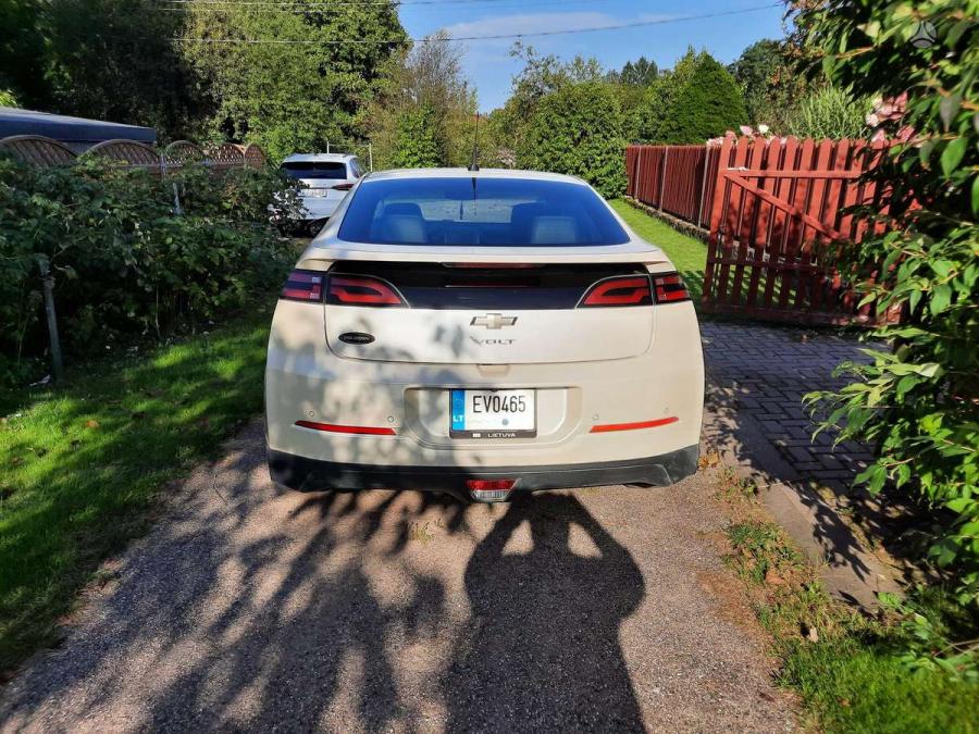 White Chevrolet Volt 2014 in Vilnius, with an engine capacity of 1.40 L and mileage of 75 thousand km for 7900 €, photo 9 on AUTOMOTO.COM.LV