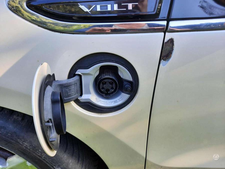 White Chevrolet Volt 2014 in Vilnius, with an engine capacity of 1.40 L and mileage of 75 thousand km for 7900 €, photo 13 on AUTOMOTO.COM.LV