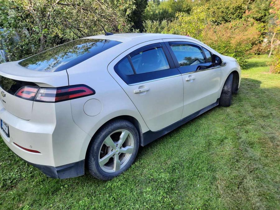 White Chevrolet Volt 2014 in Vilnius, with an engine capacity of 1.40 L and mileage of 75 thousand km for 7900 €, photo 18 on AUTOMOTO.COM.LV