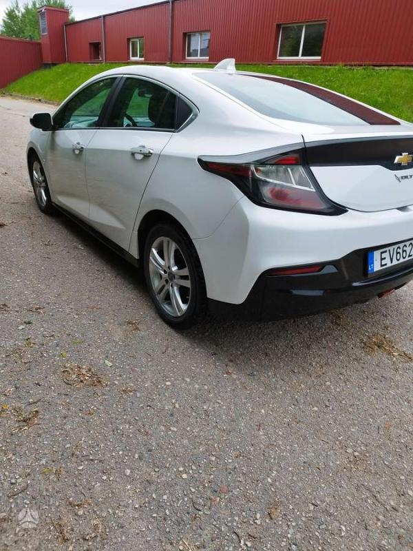 Balts Chevrolet Volt 2017 Panevēža, ar dzinēja tilpumu 1.49 L un nobraukumu 109 tūkst. km par 9900 €, foto 4 vietnē AUTOMOTO.COM.LV