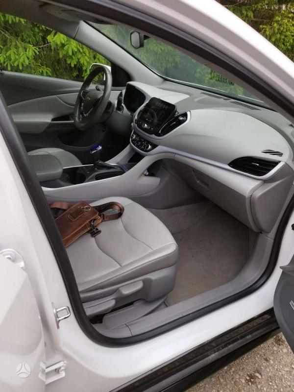 Balts Chevrolet Volt 2017 Panevēža, ar dzinēja tilpumu 1.49 L un nobraukumu 109 tūkst. km par 9900 €, foto 8 vietnē AUTOMOTO.COM.LV