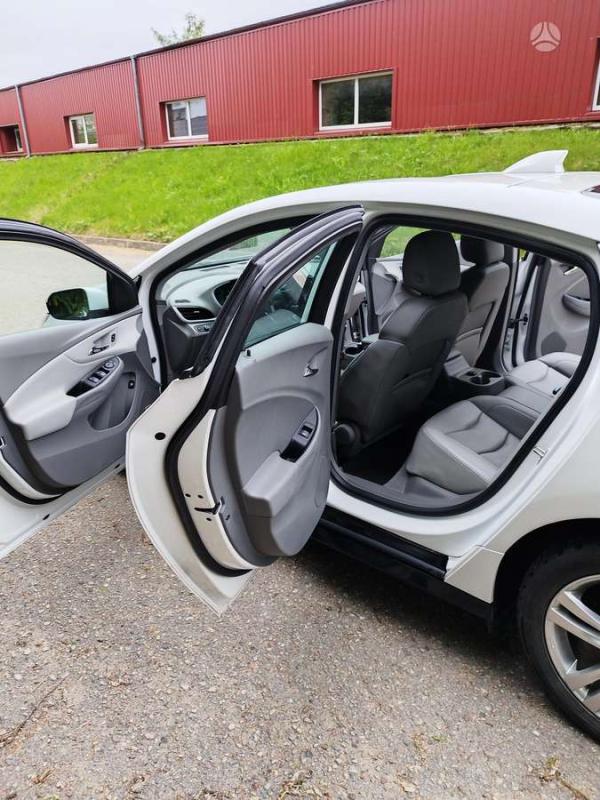 Balts Chevrolet Volt 2017 Panevēža, ar dzinēja tilpumu 1.49 L un nobraukumu 109 tūkst. km par 9900 €, foto 9 vietnē AUTOMOTO.COM.LV