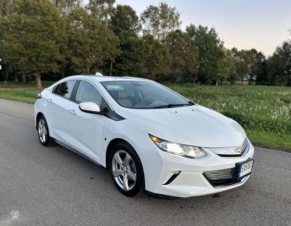 White Chevrolet Volt 2017 in Vilnius, with an engine capacity of 1.50 L and mileage of 18 thousand km for 9150 €, photo 9 on AUTOMOTO.COM.LV