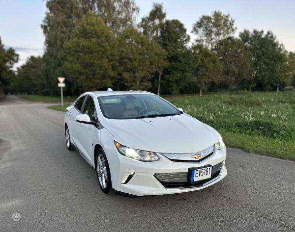 White Chevrolet Volt 2017 in Vilnius, with an engine capacity of 1.50 L and mileage of 18 thousand km for 9150 €, photo 10 on AUTOMOTO.COM.LV