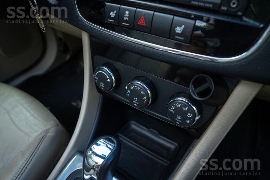 Black Chrysler 200 2012 in Dobele, with an engine capacity of 3.60 L and mileage of 104 thousand km for 4900 €, photo 10 on AUTOMOTO.COM.LV