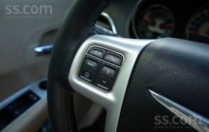 Black Chrysler 200 2012 in Dobele, with an engine capacity of 3.60 L and mileage of 104 thousand km for 4900 €, photo 12 on AUTOMOTO.COM.LV
