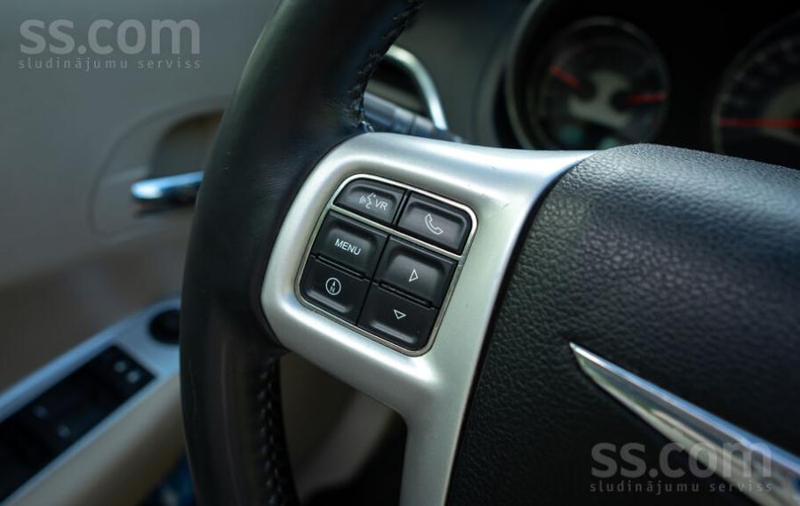 Black Chrysler 200 2012 in Dobele, with an engine capacity of 3.60 L and mileage of 104 thousand km for 4900 €, photo 12 on AUTOMOTO.COM.LV