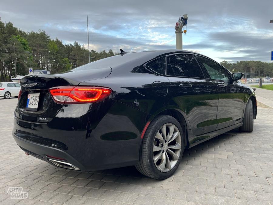Melns Chrysler 200 2015 Kauņa, ar dzinēja tilpumu 3.60 L un nobraukumu 220 tūkst. km par 5300 €, foto 1 vietnē AUTOMOTO.COM.LV