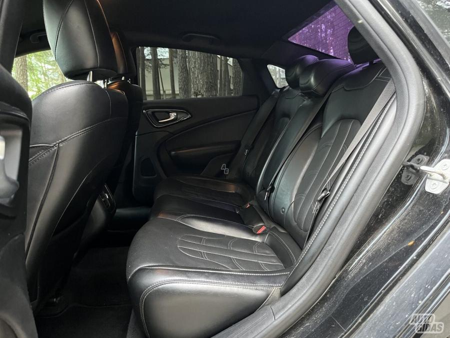 Melns Chrysler 200 2015 Kauņa, ar dzinēja tilpumu 3.60 L un nobraukumu 220 tūkst. km par 5300 €, foto 16 vietnē AUTOMOTO.COM.LV