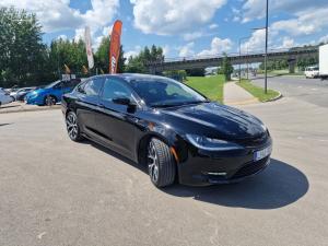 Black Chrysler 200 2015 in Kaunas, with an engine capacity of 2.40 L and mileage of 236 thousand km for 6500 €, photo 4 on AUTOMOTO.COM.LV