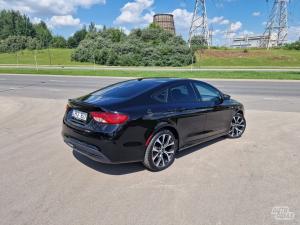 Black Chrysler 200 2015 in Kaunas, with an engine capacity of 2.40 L and mileage of 236 thousand km for 6500 €, photo 8 on AUTOMOTO.COM.LV