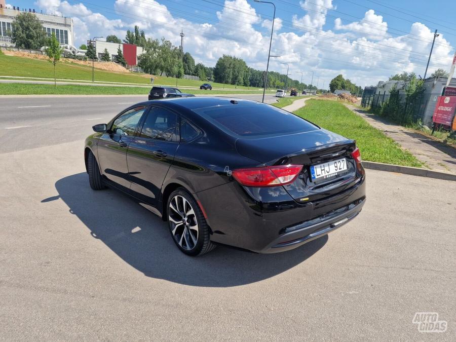 Black Chrysler 200 2015 in Kaunas, with an engine capacity of 2.40 L and mileage of 236 thousand km for 6500 €, photo 10 on AUTOMOTO.COM.LV