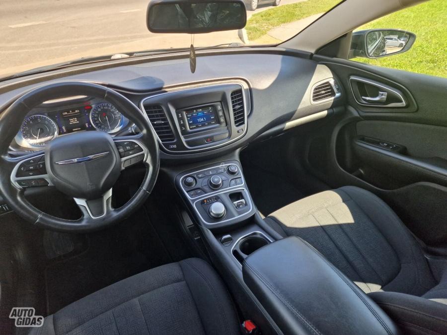 Black Chrysler 200 2015 in Kaunas, with an engine capacity of 2.40 L and mileage of 236 thousand km for 6500 €, photo 11 on AUTOMOTO.COM.LV