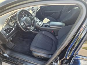 Black Chrysler 200 2015 in Kaunas, with an engine capacity of 2.40 L and mileage of 236 thousand km for 6500 €, photo 12 on AUTOMOTO.COM.LV