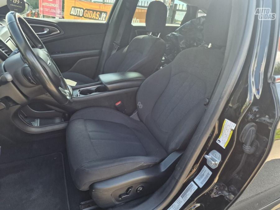 Black Chrysler 200 2015 in Kaunas, with an engine capacity of 2.40 L and mileage of 236 thousand km for 6500 €, photo 13 on AUTOMOTO.COM.LV