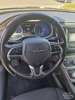 Black Chrysler 200 2015 in Kaunas, with an engine capacity of 2.40 L and mileage of 236 thousand km for 6500 €, photo 15 on AUTOMOTO.COM.LV
