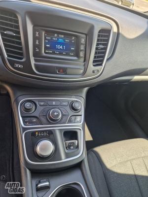 Black Chrysler 200 2015 in Kaunas, with an engine capacity of 2.40 L and mileage of 236 thousand km for 6500 €, photo 18 on AUTOMOTO.COM.LV
