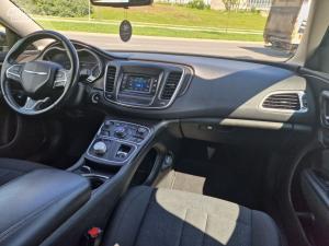 Black Chrysler 200 2015 in Kaunas, with an engine capacity of 2.40 L and mileage of 236 thousand km for 6500 €, photo 20 on AUTOMOTO.COM.LV