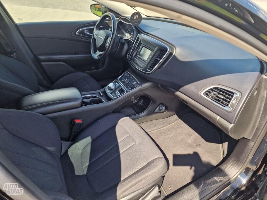 Black Chrysler 200 2015 in Kaunas, with an engine capacity of 2.40 L and mileage of 236 thousand km for 6500 €, photo 22 on AUTOMOTO.COM.LV