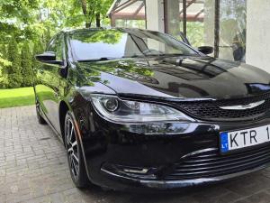 Black Chrysler 200 2015 in Vilnius, with an engine capacity of 2.40 L and mileage of 236 thousand km for 5800 €, photo  on AUTOMOTO.COM.LV