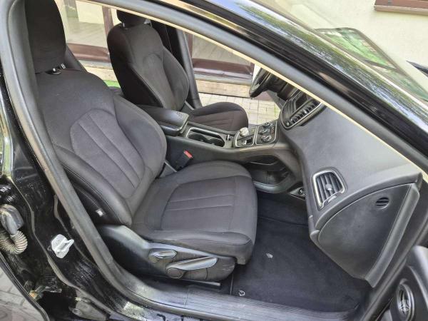 Melns Chrysler 200 2015 Viļņa, ar dzinēja tilpumu 2.40 L un nobraukumu 236 tūkst. km par 5800 €, foto 9 vietnē AUTOMOTO.COM.LV
