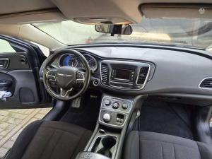 Black Chrysler 200 2015 in Vilnius, with an engine capacity of 2.40 L and mileage of 236 thousand km for 5800 €, photo 13 on AUTOMOTO.COM.LV