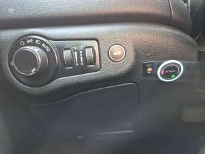 Black Chrysler 200 2015 in Vilnius, with an engine capacity of 2.40 L and mileage of 236 thousand km for 5800 €, photo 17 on AUTOMOTO.COM.LV