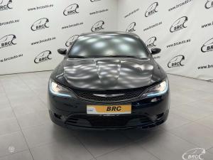 Black Chrysler 200 2016 in Vilnius, with an engine capacity of 2.36 L and mileage of 99 thousand km for 9900 €, photo 24 on AUTOMOTO.COM.LV