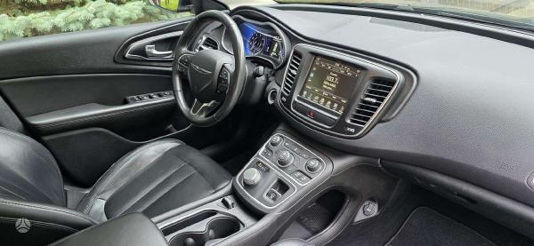 Melns Chrysler 200 2017 Klaipėda, ar dzinēja tilpumu 2.40 L un nobraukumu 72 tūkst. km par 10500 €, foto 11 vietnē AUTOMOTO.COM.LV
