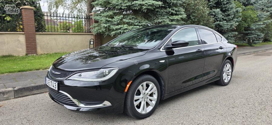 Black Chrysler 200 2017 in Klaipeda, with an engine capacity of 2.40 L and mileage of 77 thousand km for 8800 €, photo 1 on AUTOMOTO.COM.LV