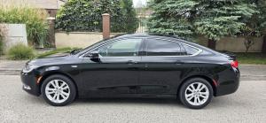 Black Chrysler 200 2017 in Klaipeda, with an engine capacity of 2.40 L and mileage of 77 thousand km for 8800 €, photo 5 on AUTOMOTO.COM.LV