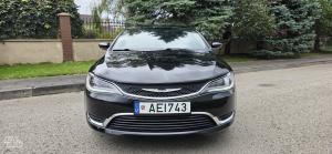 Black Chrysler 200 2017 in Klaipeda, with an engine capacity of 2.40 L and mileage of 77 thousand km for 8800 €, photo 8 on AUTOMOTO.COM.LV