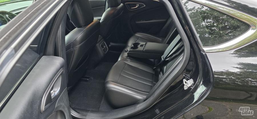 Black Chrysler 200 2017 in Klaipeda, with an engine capacity of 2.40 L and mileage of 77 thousand km for 8800 €, photo 12 on AUTOMOTO.COM.LV