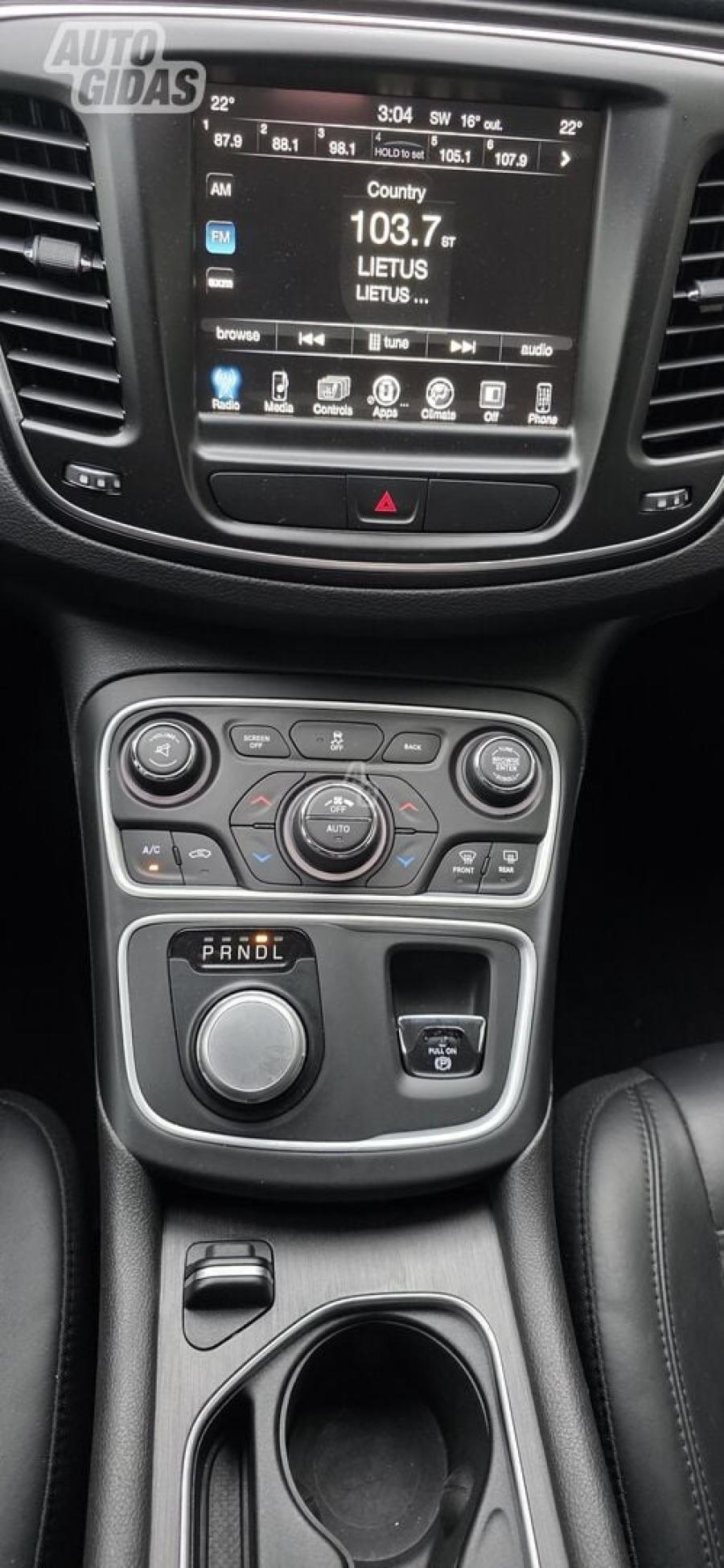 Black Chrysler 200 2017 in Klaipeda, with an engine capacity of 2.40 L and mileage of 77 thousand km for 8800 €, photo 15 on AUTOMOTO.COM.LV