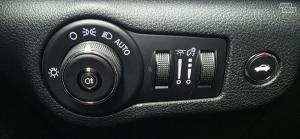 Black Chrysler 200 2017 in Klaipeda, with an engine capacity of 2.40 L and mileage of 77 thousand km for 8800 €, photo 16 on AUTOMOTO.COM.LV