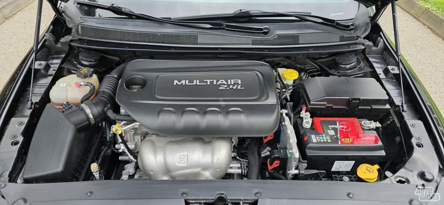 Black Chrysler 200 2017 in Klaipeda, with an engine capacity of 2.40 L and mileage of 77 thousand km for 8800 €, photo 18 on AUTOMOTO.COM.LV