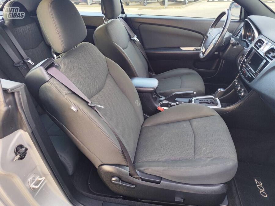 Pelēks Chrysler 200 2011 Šauļi, ar dzinēja tilpumu 3.60 L un nobraukumu 90 tūkst. km par 6600 €, foto 12 vietnē AUTOMOTO.COM.LV