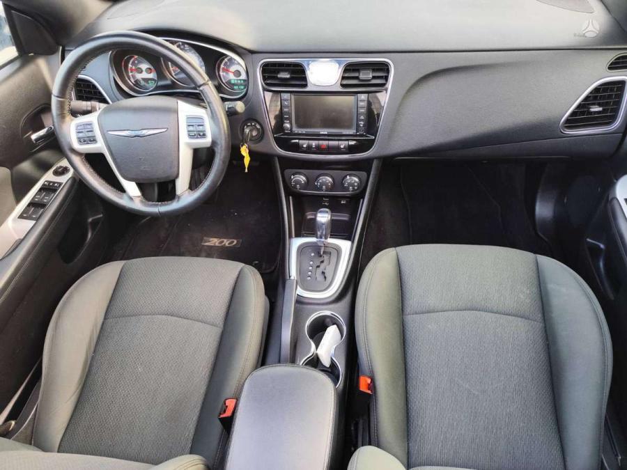 Pelēks Chrysler 200 2011 Šauļi, ar dzinēja tilpumu 3.60 L un nobraukumu 90 tūkst. km par 6400 €, foto 9 vietnē AUTOMOTO.COM.LV