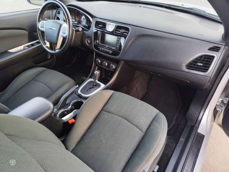 Pelēks Chrysler 200 2011 Šauļi, ar dzinēja tilpumu 3.60 L un nobraukumu 90 tūkst. km par 6400 €, foto 13 vietnē AUTOMOTO.COM.LV