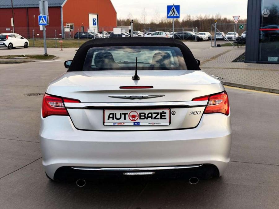 Pelēks Chrysler 200 2011 Šauļi, ar dzinēja tilpumu 3.60 L un nobraukumu 90 tūkst. km par 6400 €, foto 23 vietnē AUTOMOTO.COM.LV