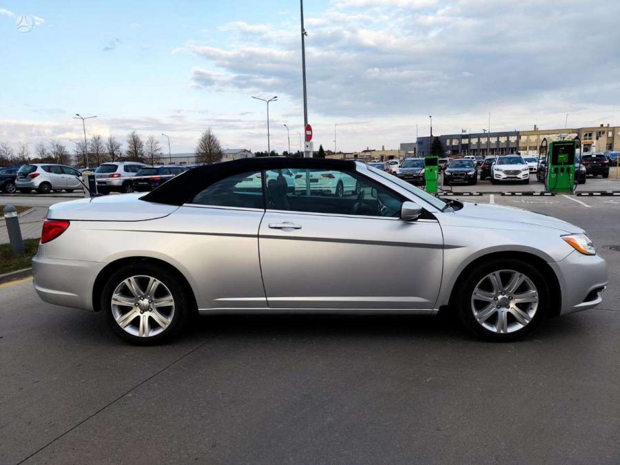 Pelēks Chrysler 200 2011 Šauļi, ar dzinēja tilpumu 3.60 L un nobraukumu 90 tūkst. km par 6400 €, foto 24 vietnē AUTOMOTO.COM.LV
