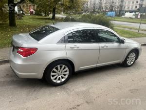 Chrysler 200 2012 in Riga on AUTOMOTO.COM.LV Grey Chrysler 200 2012 in Riga, with an engine capacity of 2.40 L and mileage of 257 thousand km for 2800 €, photo 1 on AUTOMOTO.COM.LV