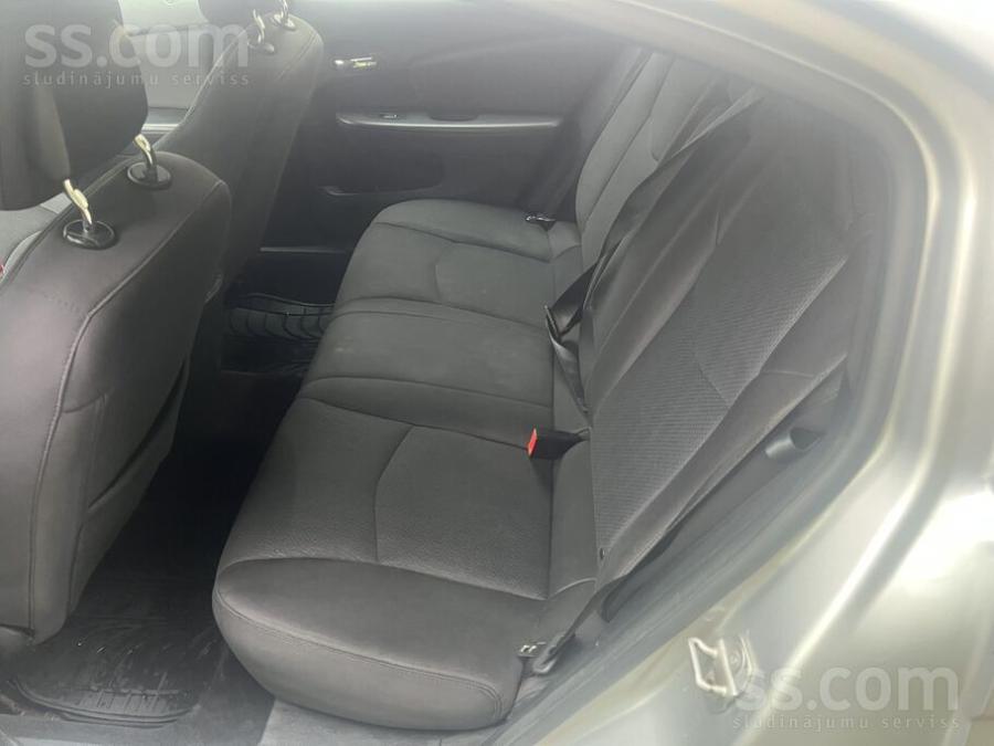 Grey Chrysler 200 2012 in Riga, with an engine capacity of 2.40 L and mileage of 257 thousand km for 2800 €, photo 5 on AUTOMOTO.COM.LV