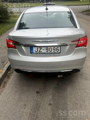 Grey Chrysler 200 2012 in Riga, with an engine capacity of 2.40 L and mileage of 257 thousand km for 2800 €, photo 9 on AUTOMOTO.COM.LV