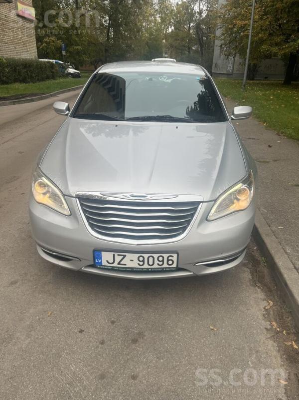 Grey Chrysler 200 2012 in Riga, with an engine capacity of 2.40 L and mileage of 257 thousand km for 2800 €, photo 10 on AUTOMOTO.COM.LV