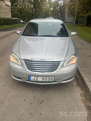 Grey Chrysler 200 2012 in Riga, with an engine capacity of 2.40 L and mileage of 257 thousand km for 2800 €, photo 10 on AUTOMOTO.COM.LV