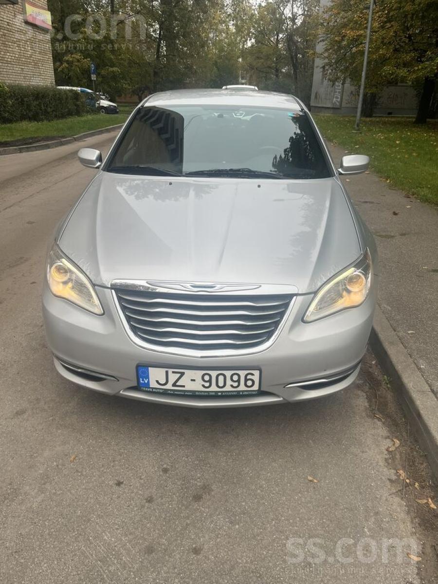 Grey Chrysler 200 2012 in Riga, with an engine capacity of 2.40 L and mileage of 257 thousand km for 2800 €, photo 10 on AUTOMOTO.COM.LV