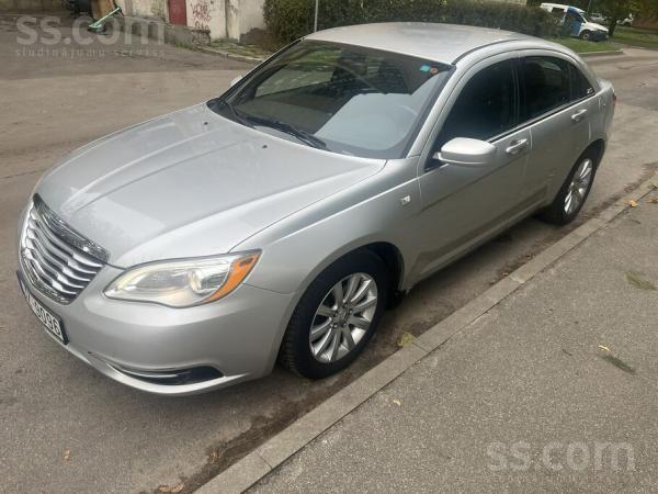 Grey Chrysler 200 2012 in Riga, with an engine capacity of 2.40 L and mileage of 257 thousand km for 2800 €, photo 11 on AUTOMOTO.COM.LV
