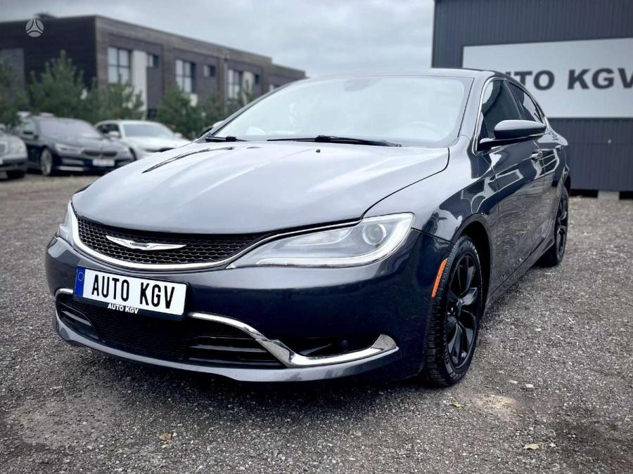 Grey Chrysler 200 2015 in Vilnius, with an engine capacity of 2.40 L and mileage of 200 thousand km for 6999 €, photo 2 on AUTOMOTO.COM.LV