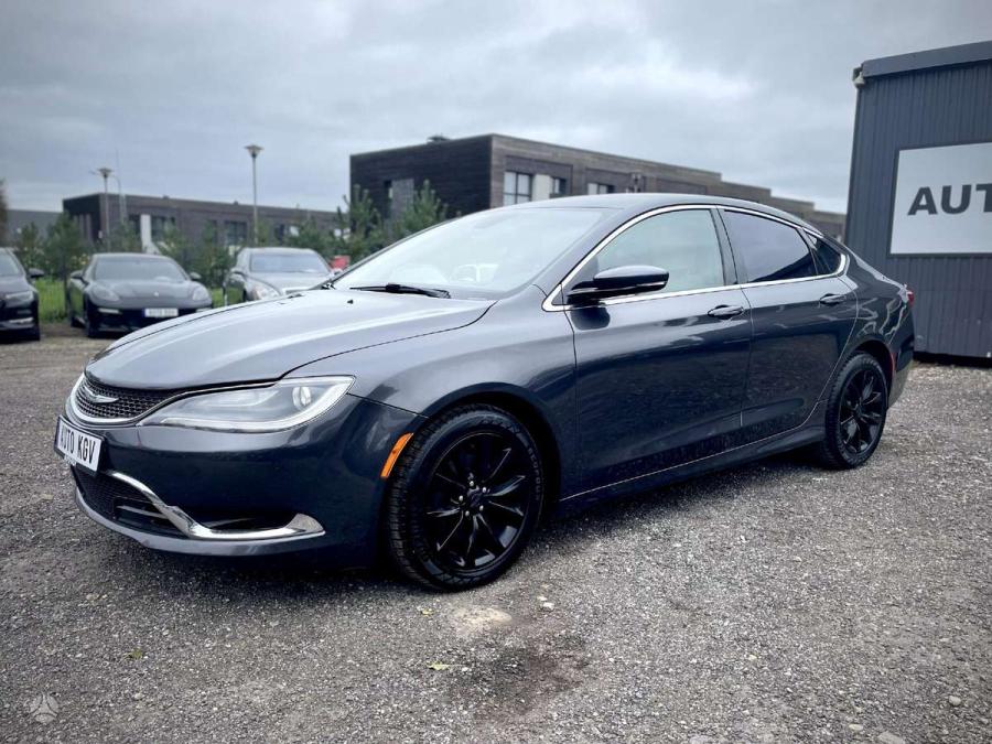 Grey Chrysler 200 2015 in Vilnius, with an engine capacity of 2.40 L and mileage of 200 thousand km for 6999 €, photo 3 on AUTOMOTO.COM.LV